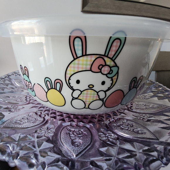 Hello Kitty | Kitchen | Hello Kitty Large Tupperware With Lid Easter ...